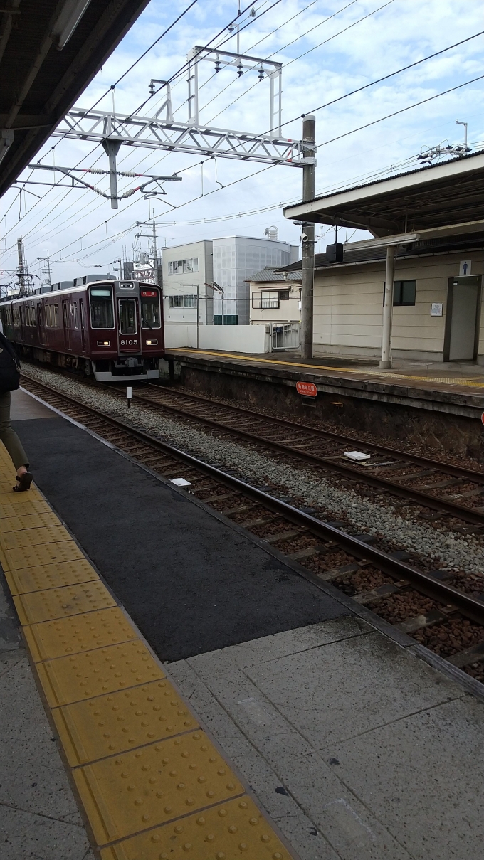 阪急電鉄 阪急8000系電車 8105 牧落駅 鉄道フォト・写真 by Hiro大佐さん | レイルラボ(RailLab)