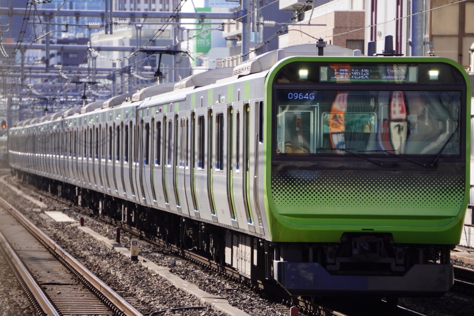 JR東日本E235系電車 クハE235-27 御徒町駅 鉄道フォト・写真(拡大) by くらぼんぼんさん | レイルラボ(RailLab)