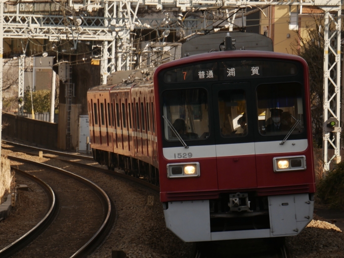 京急電鉄 京急1500形電車 1529 花月総持寺駅 鉄道フォト・写真 by くらぼんぼんさん | レイルラボ(RailLab)