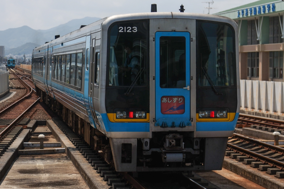 JR四国2000系気動車 あしずり 2123 高知駅 鉄道フォト・写真(拡大) by 第参文型さん | レイルラボ(RailLab)