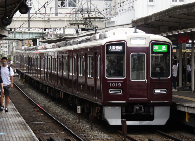 阪急電鉄 阪急1000系電車(2代) 1019 十三駅 鉄道フォト・写真 by I love 阪急電車さん | レイルラボ(RailLab)