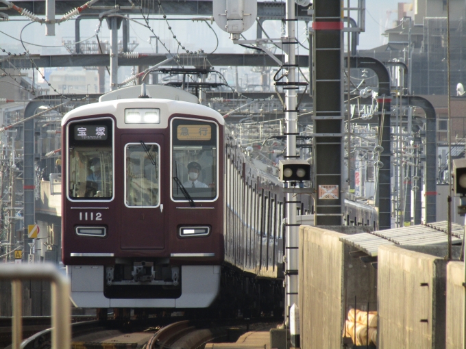 阪急電鉄 阪急1000系電車(2代) 1112 岡町駅 鉄道フォト・写真 by I love 阪急電車さん | レイルラボ(RailLab)