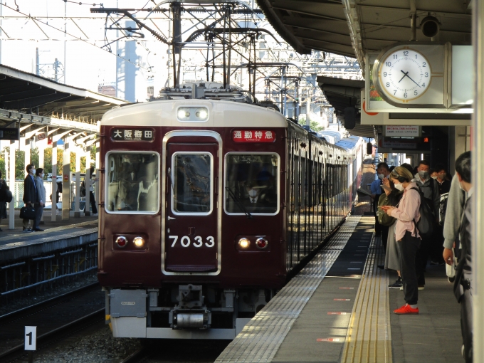 阪急電鉄 阪急7000系電車 7033 蛍池駅 (阪急) 鉄道フォト・写真(拡大) by I love 阪急電車さん | レイルラボ(RailLab)
