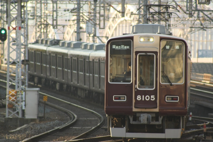 阪急電鉄 阪急8000系電車 8105 十三駅 鉄道フォト・写真 by I love 阪急電車さん | レイルラボ(RailLab)