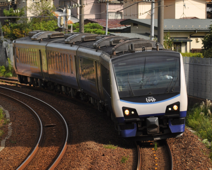 JR東日本HB-E300系気動車 リゾートしらかみ HB-E302-1 土崎駅 鉄道フォト・写真 by ABEさん | レイルラボ(RailLab)