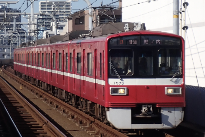 京急電鉄 京急1500形電車 1573 雑色駅 鉄道フォト・写真 by Shibaさん | レイルラボ(RailLab)