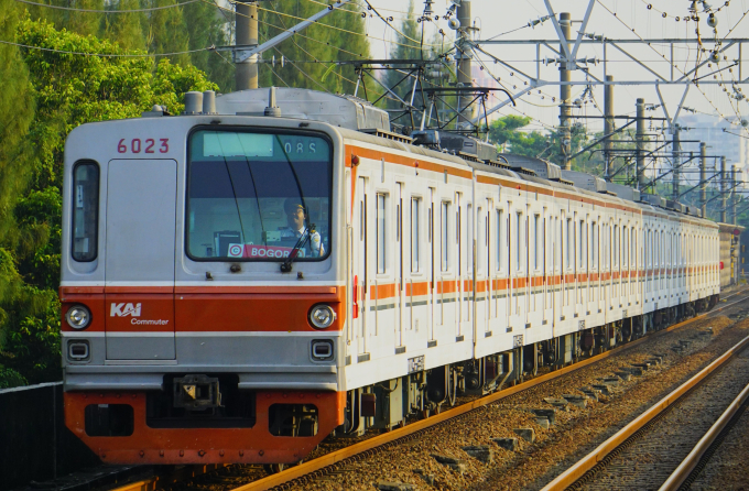 クレタ・コミューター・インドネシア 営団6000系電車 6023 ゴンダンディア駅 鉄道フォト・写真 by Tokiwaさん | レイルラボ(RailLab)