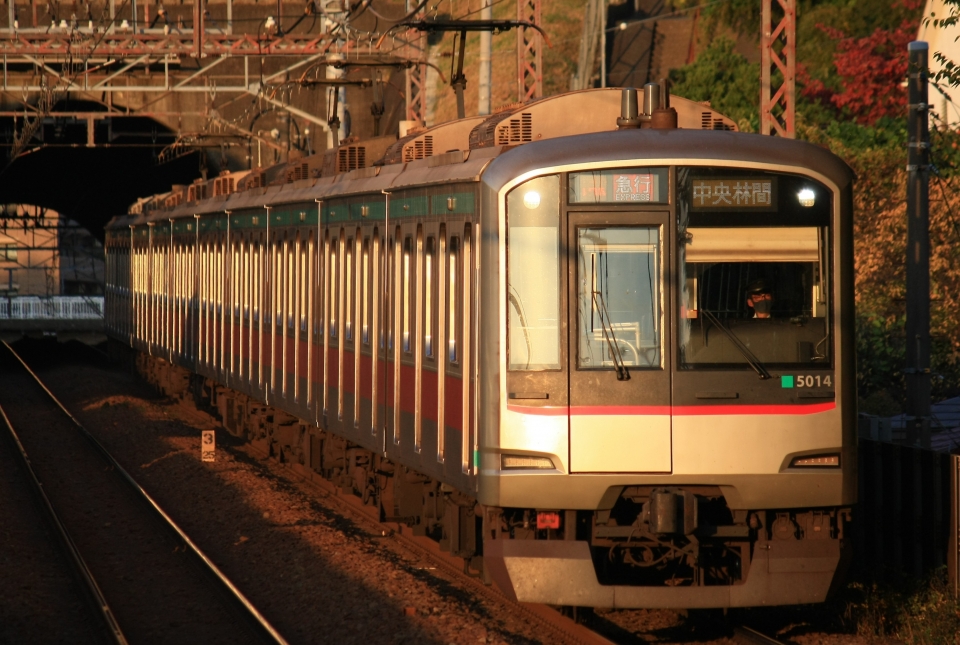 東急電鉄 東急5000系電車 5014 田奈駅 鉄道フォト・写真(拡大) by ikさん | レイルラボ(RailLab)