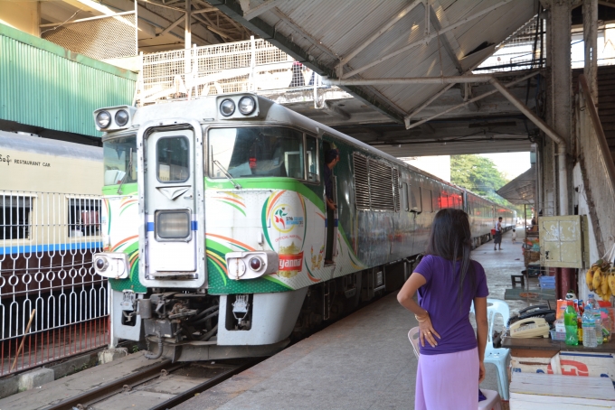 JR西日本 国鉄キハ181系気動車 Kyaikto Special Express Train キハ181-27 Yangon中央駅（ミャンマー） 鉄道フォト・写真 by ALPSさん ...
