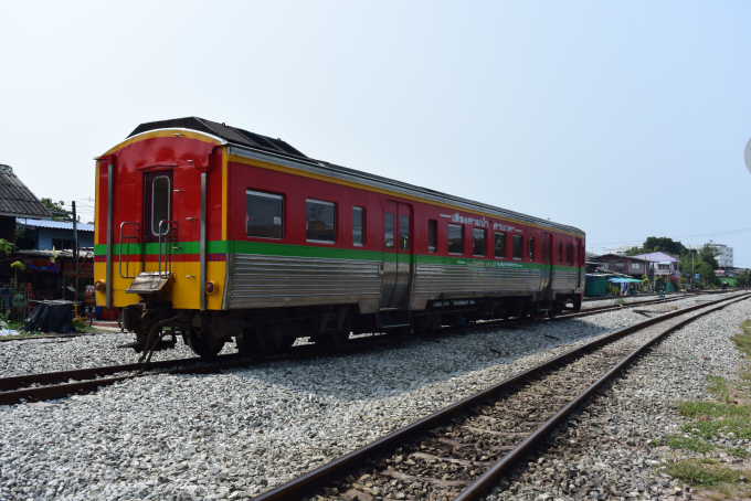 タイ国鉄NKF型気動車（1200形） 1227 バーンレム駅（Ban Laem） 鉄道フォト・写真 by ALPSさん | レイルラボ ...