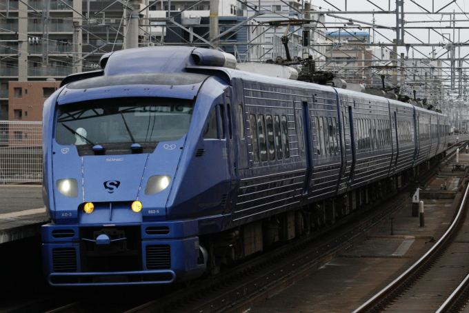 JR九州883系電車 ソニック クロハ882-5 吉塚駅 鉄道フォト・写真 by S V Oさん | レイルラボ(RailLab)
