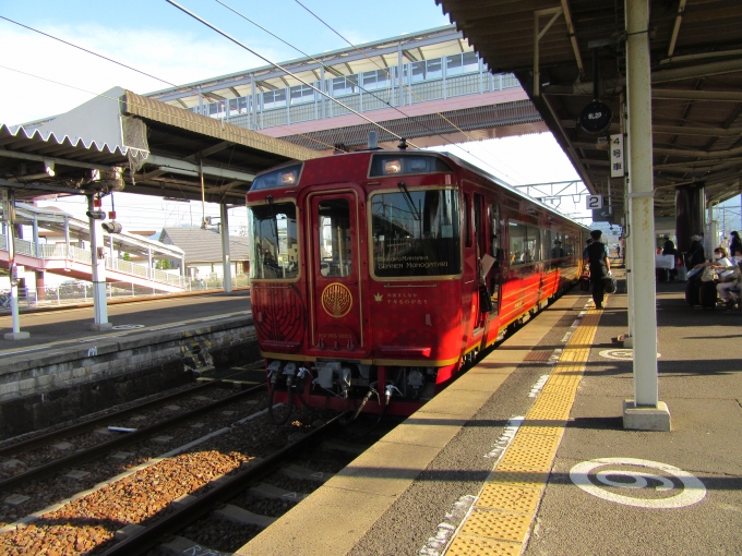 JR四国 国鉄キハ185系気動車 四国まんなか千年ものがたり キロ185-1003 多度津駅 鉄道フォト・写真 by Massaさん | レイルラボ(RailLab)