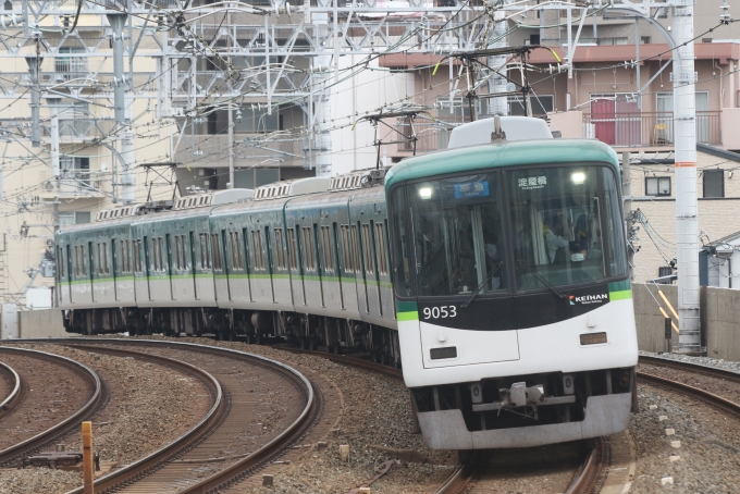 京阪電鉄 京阪9000系電車 9053 西三荘駅 鉄道フォト・写真 by えすさん | レイルラボ(RailLab)