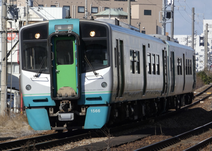 JR四国1500形気動車 1566 徳島駅 鉄道フォト・写真 by ユーキさん | レイルラボ(RailLab)