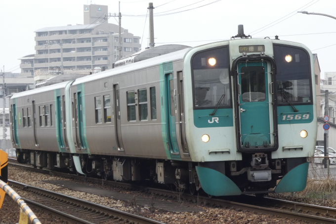 JR四国1500形気動車 1569 徳島駅 鉄道フォト・写真 by ユーキさん | レイルラボ(RailLab)