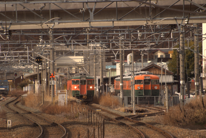 しなの鉄道115系電車 クモハ115-1013 坂城駅 鉄道フォト・写真 by Tetsuotaさん | レイルラボ(RailLab)