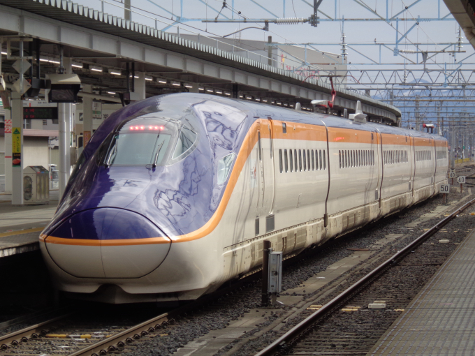 JR東日本 E8系新幹線電車 E821-3 山形駅 鉄道フォト・写真 by kuro鉄道チャンネルさん | レイルラボ(RailLab)