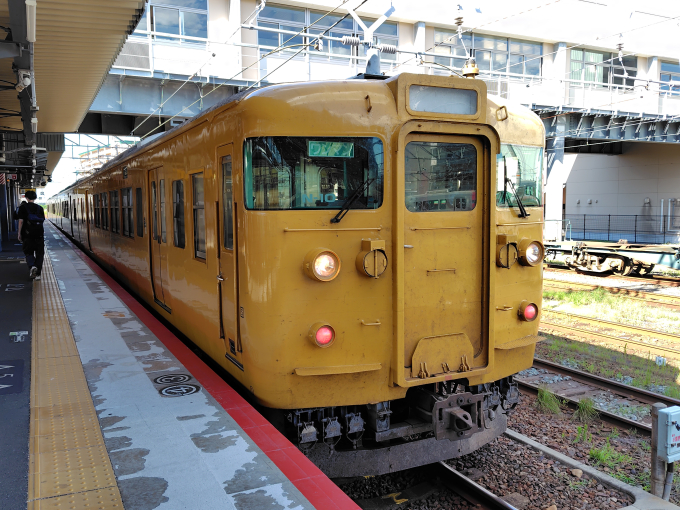 JR西日本 国鉄115系電車 クハ115-3010 岩国駅 鉄道フォト・写真 by 勝手きままさん | レイルラボ(RailLab)