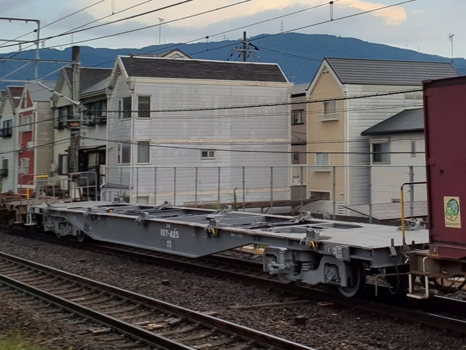 JR貨物コキ100系貨車 コキ107-425 山科駅 (JR) 鉄道フォト・写真 by トリテツノワグマさん | レイルラボ(RailLab)