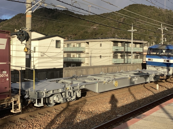JR貨物コキ100系貨車 コキ106-325 山科駅 (JR) 鉄道フォト・写真 by トリテツノワグマさん | レイルラボ(RailLab)