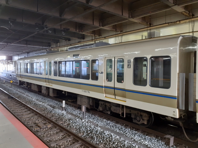 JR西日本221系電車 クハ221-76 京都駅 (JR) 鉄道フォト・写真 by トリテツノワグマさん | レイルラボ(RailLab)