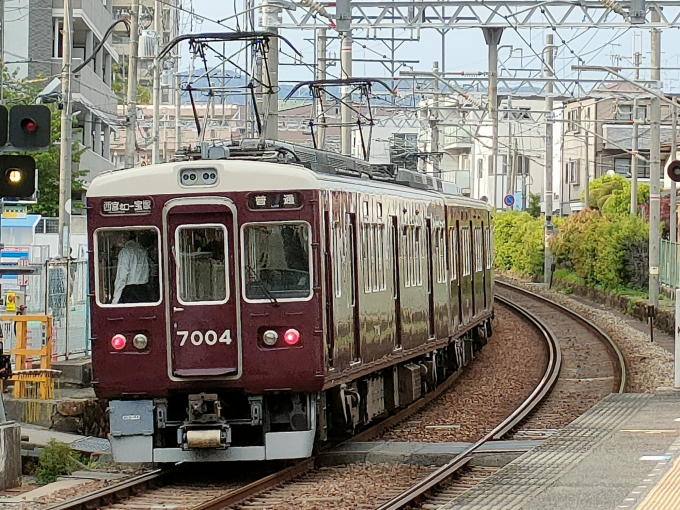 阪急電鉄 阪急7000系電車 7004 甲東園駅 鉄道フォト・写真 by 虹列車さん | レイルラボ(RailLab)